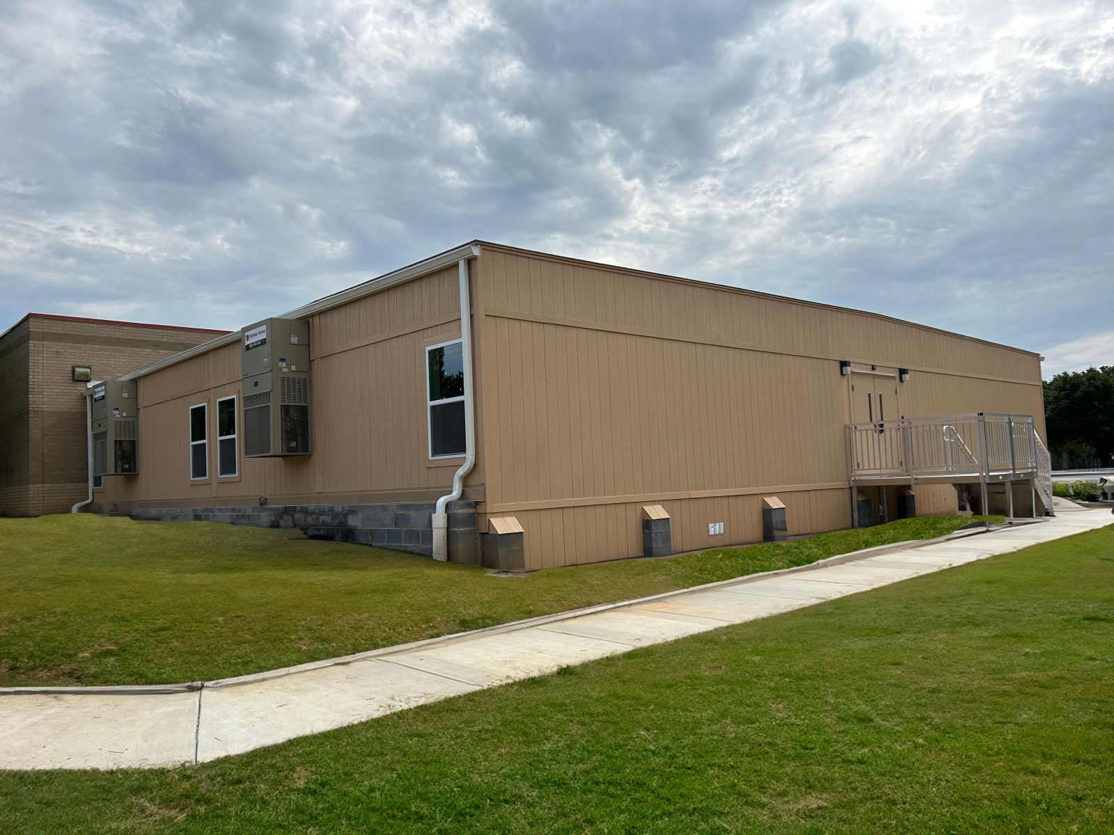 Modular Classroom with Connecting Link | A Modular Building Case Study ...