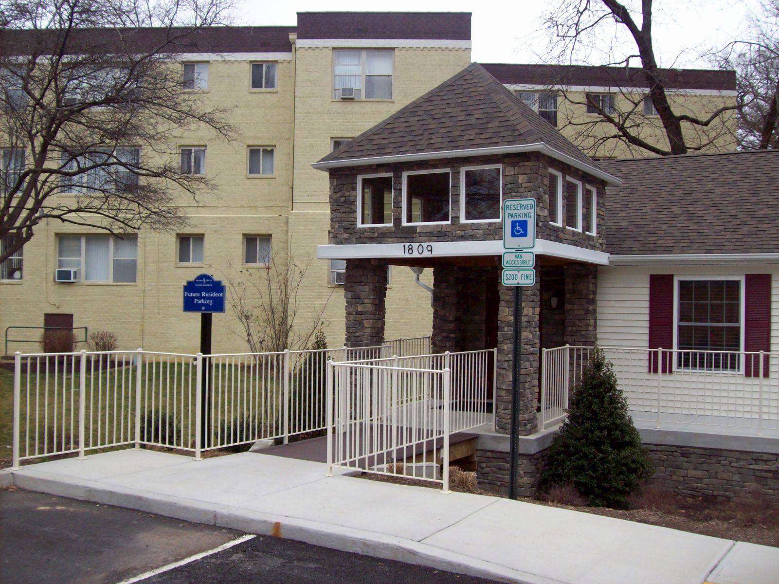 Modular Leasing Office & Fitness Center | A Modular Building Case Study ...